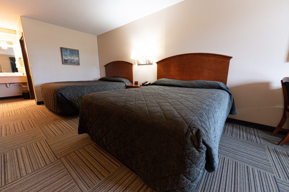 Rooms - Crossroads Lodge