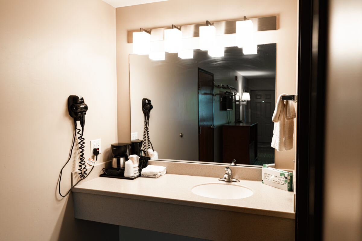 Rooms - Crossroads Lodge