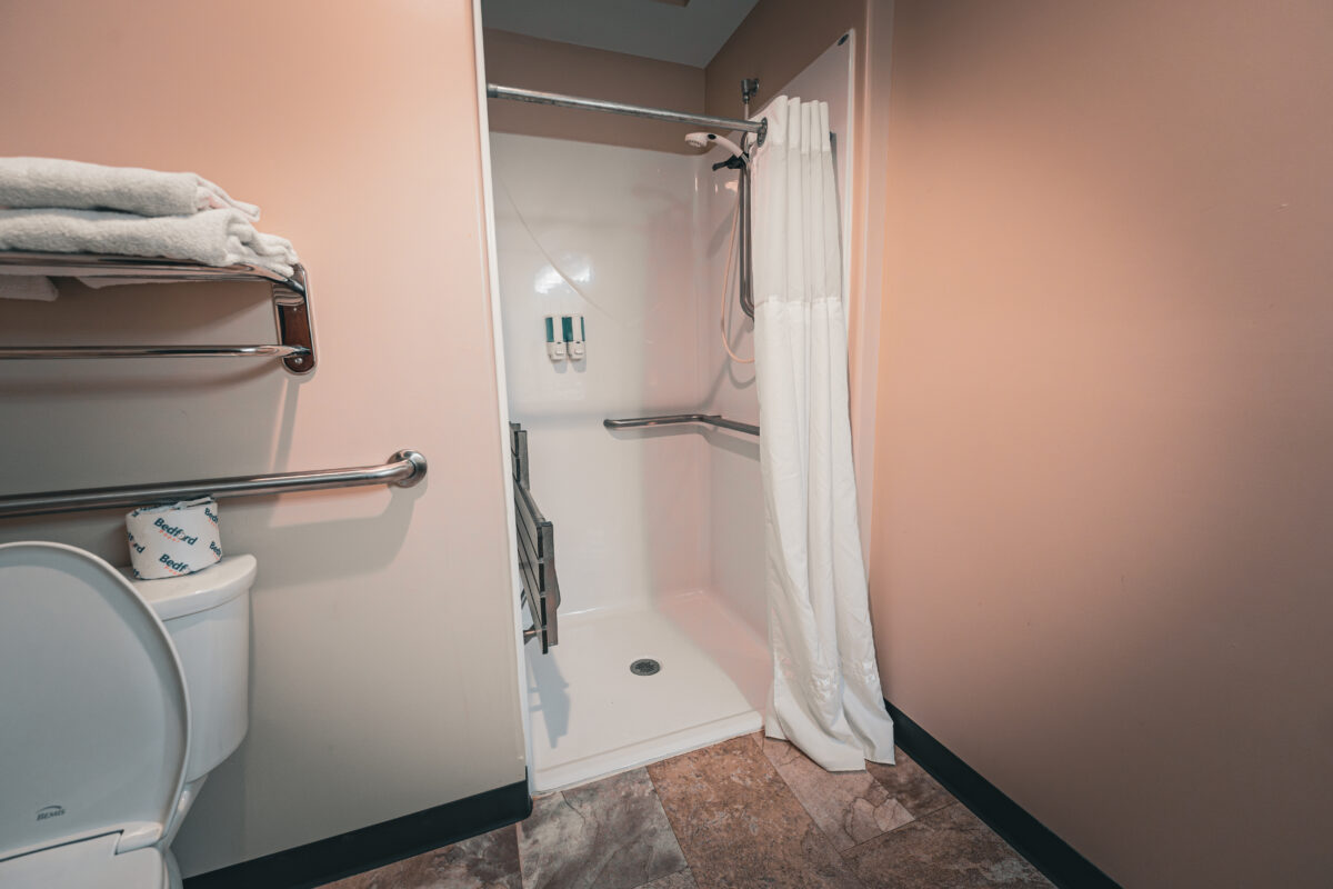 Rooms - Crossroads Lodge